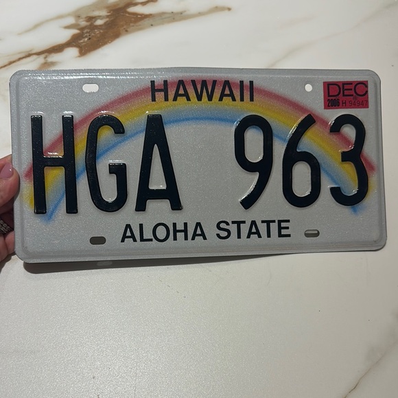 Accents | Hawaii License Plate With Rainbow Design | Poshmark